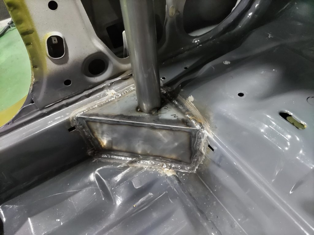 インテグラDC2 ロールバー取り付け｜ASLAN（アスラン）｜大阪/堺/レーシングカー製作／新車・中古車販売／車検／鈑金／ワンオフパーツ製作/鈴鹿